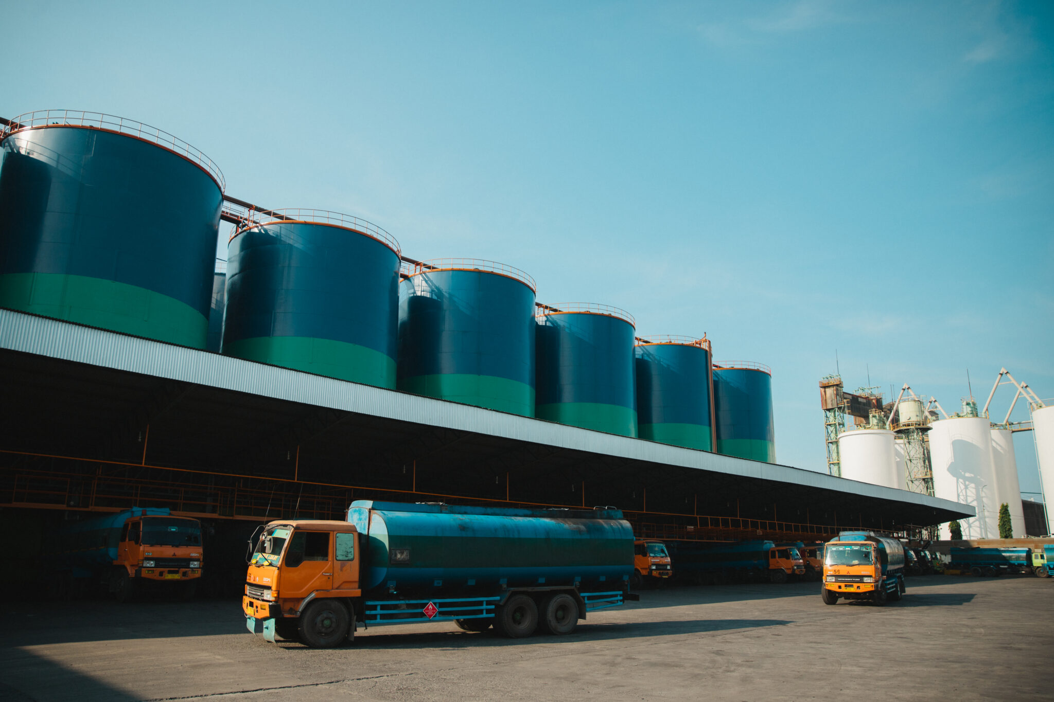 How Is Palm Oil Transported? From Plantation to Supermarket Shelf ...